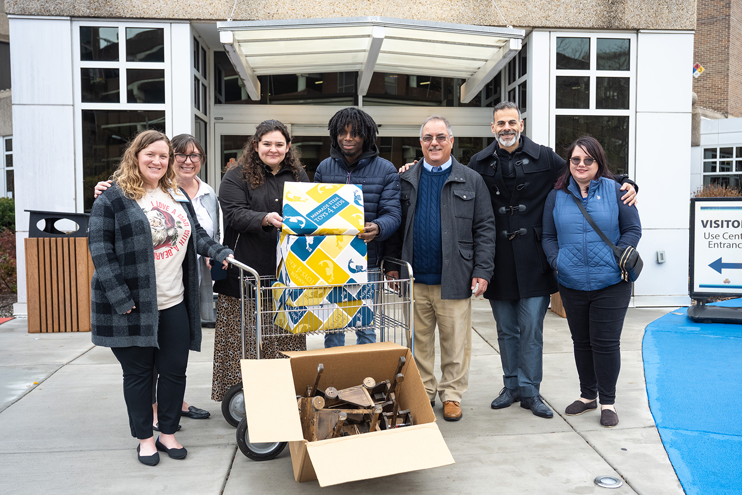 Students Bring Cheer to Kids at CHKD | Old Dominion University