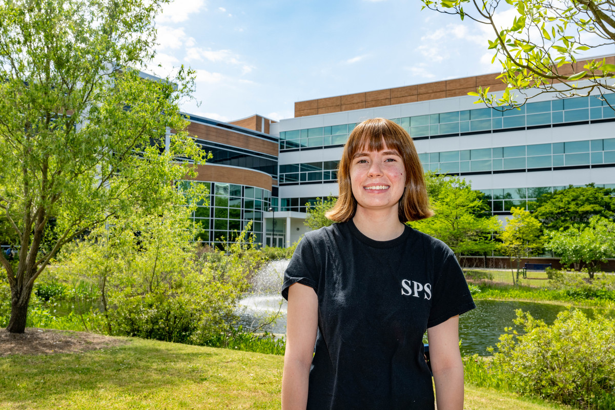 Class of 2023: Astrophysics, Computer Engineering Student Alicia Mand ...
